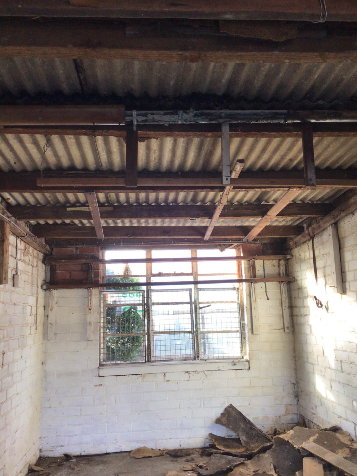 Asbestos Garage Roof Removal | ACS Ltd Asbestos Compliance Solutions ...